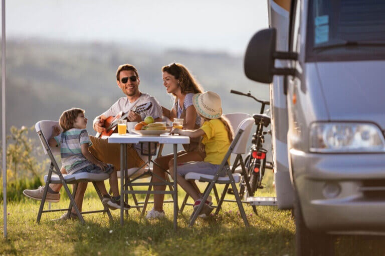 The 5 Best RV Clubs to Join for Travelers